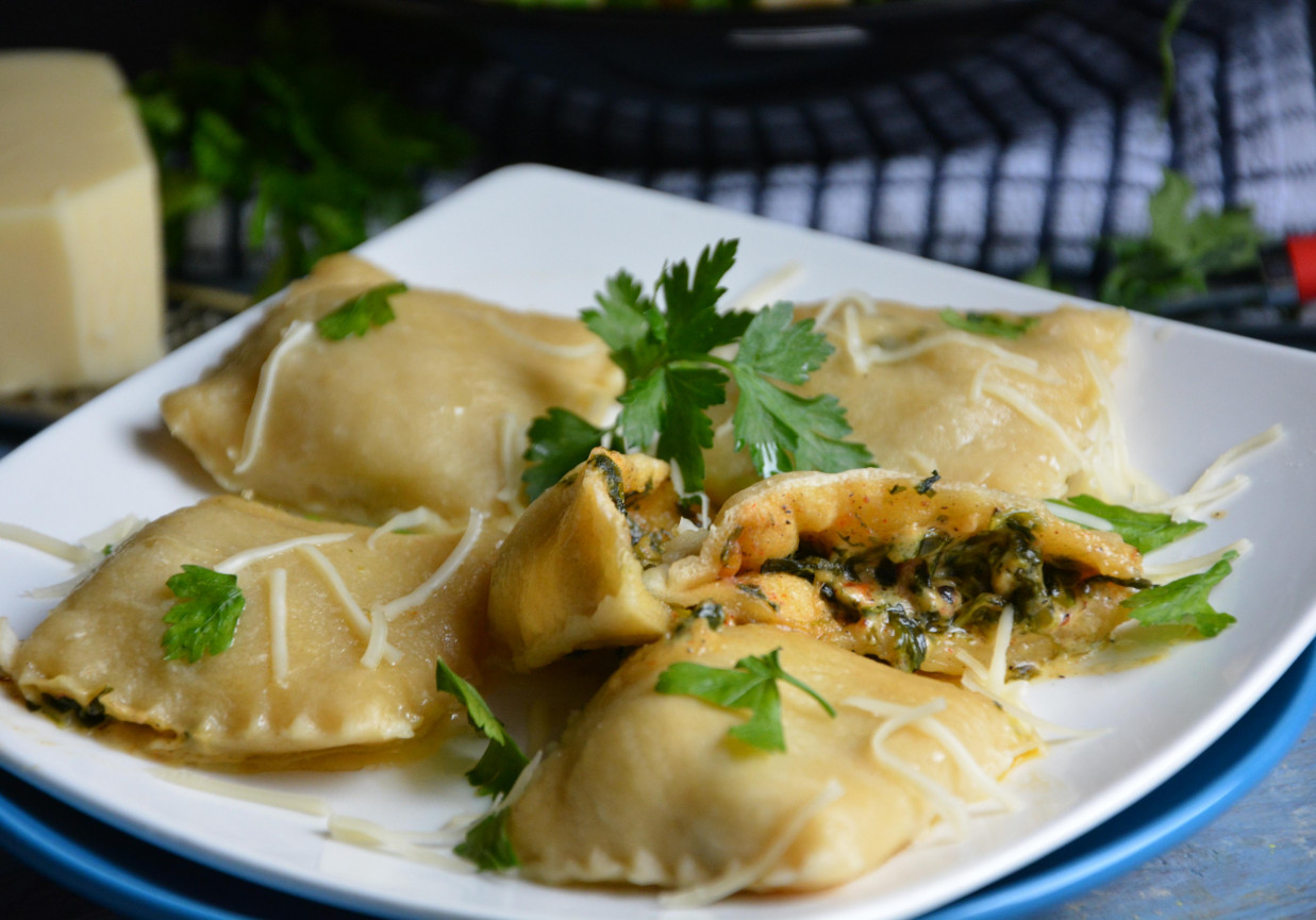 Ravioli ze szpiankiem , mascarpone i suszonymi pomidorami - DoradcaSmaku.pl