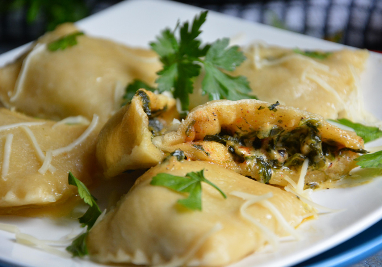 Ravioli ze szpiankiem , mascarpone i suszonymi pomidorami - DoradcaSmaku.pl