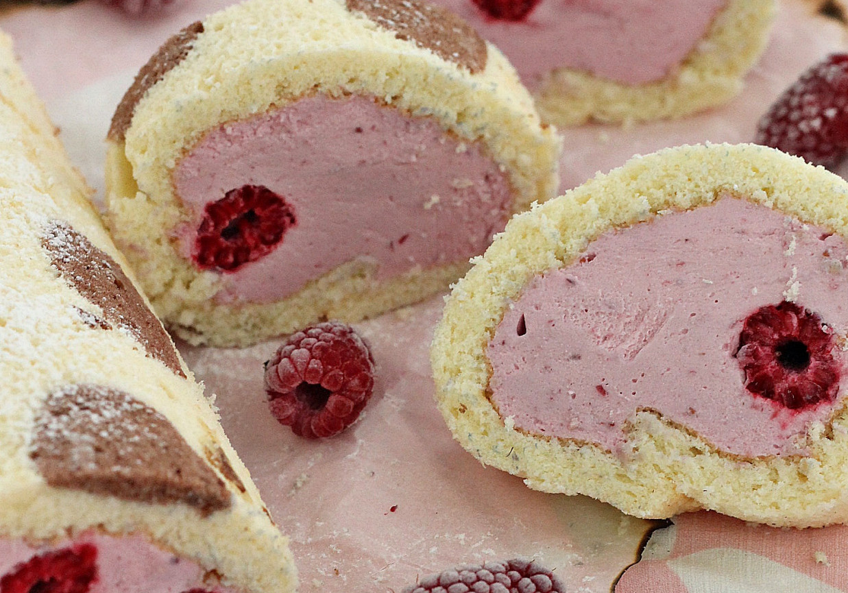 Rolada malinowa łaciata - DoradcaSmaku.pl