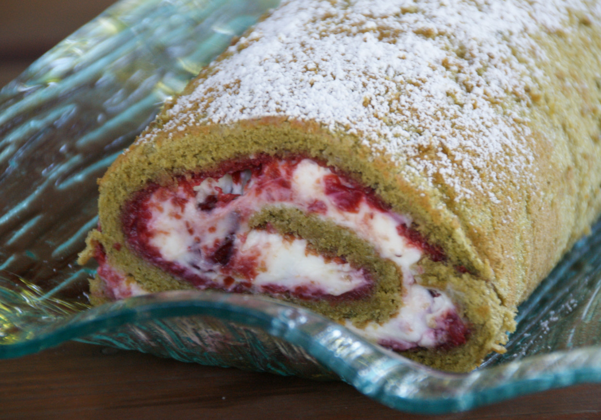 rolada z herbatą matcha - DoradcaSmaku.pl