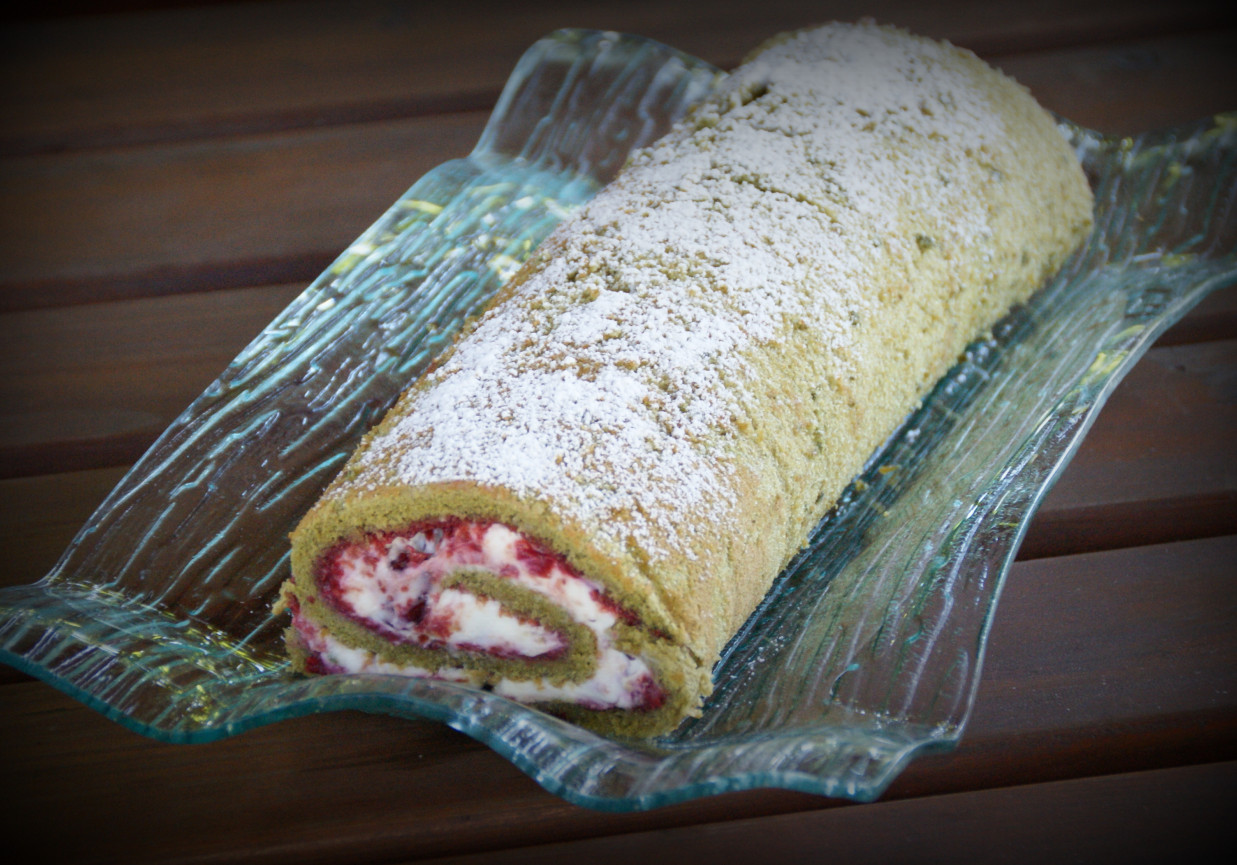 rolada z herbatą matcha - DoradcaSmaku.pl