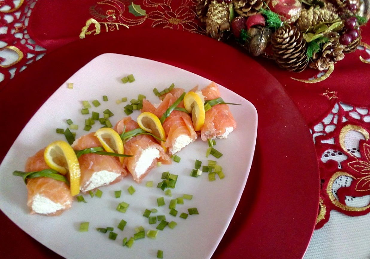 Roladki z łososia wędzonego - DoradcaSmaku.pl