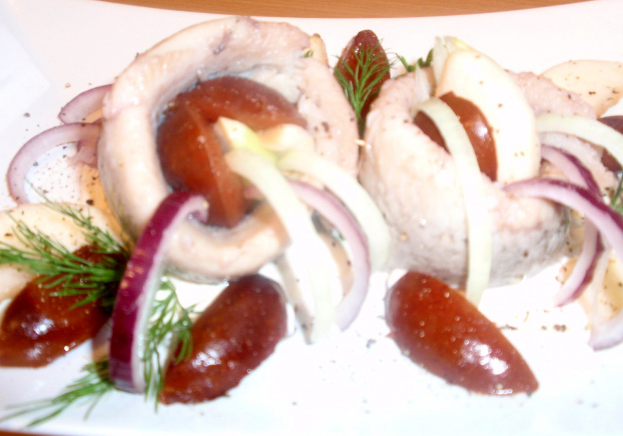 Rolmops sledziowy ze śliwką w occie - DoradcaSmaku.pl