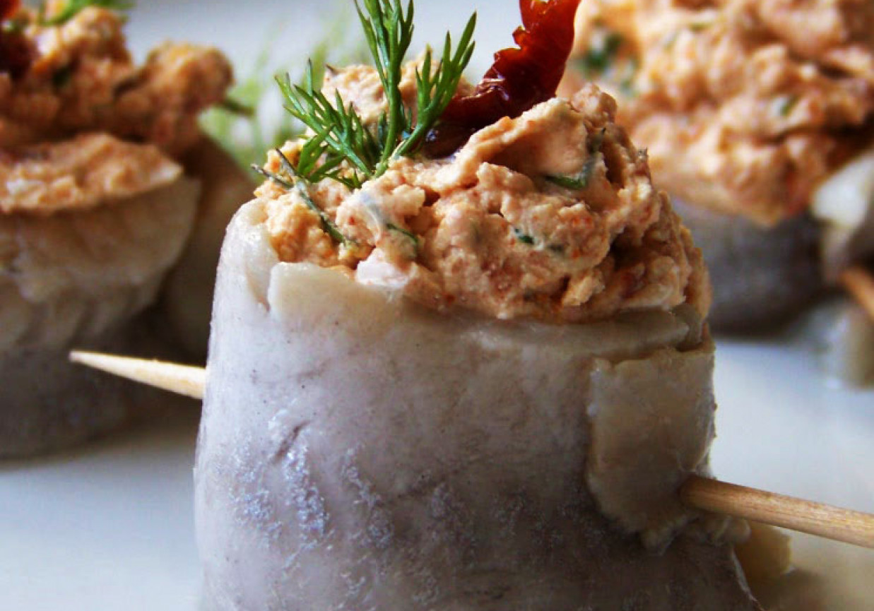 Rolmopsy z pastą pomidorowo-paprykową - DoradcaSmaku.pl