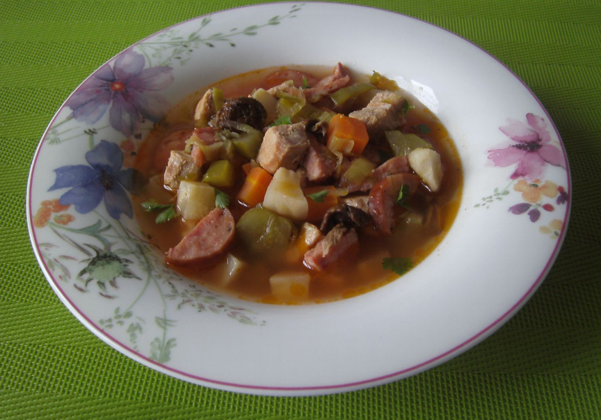 Rosyjska zupa solianka - DoradcaSmaku.pl