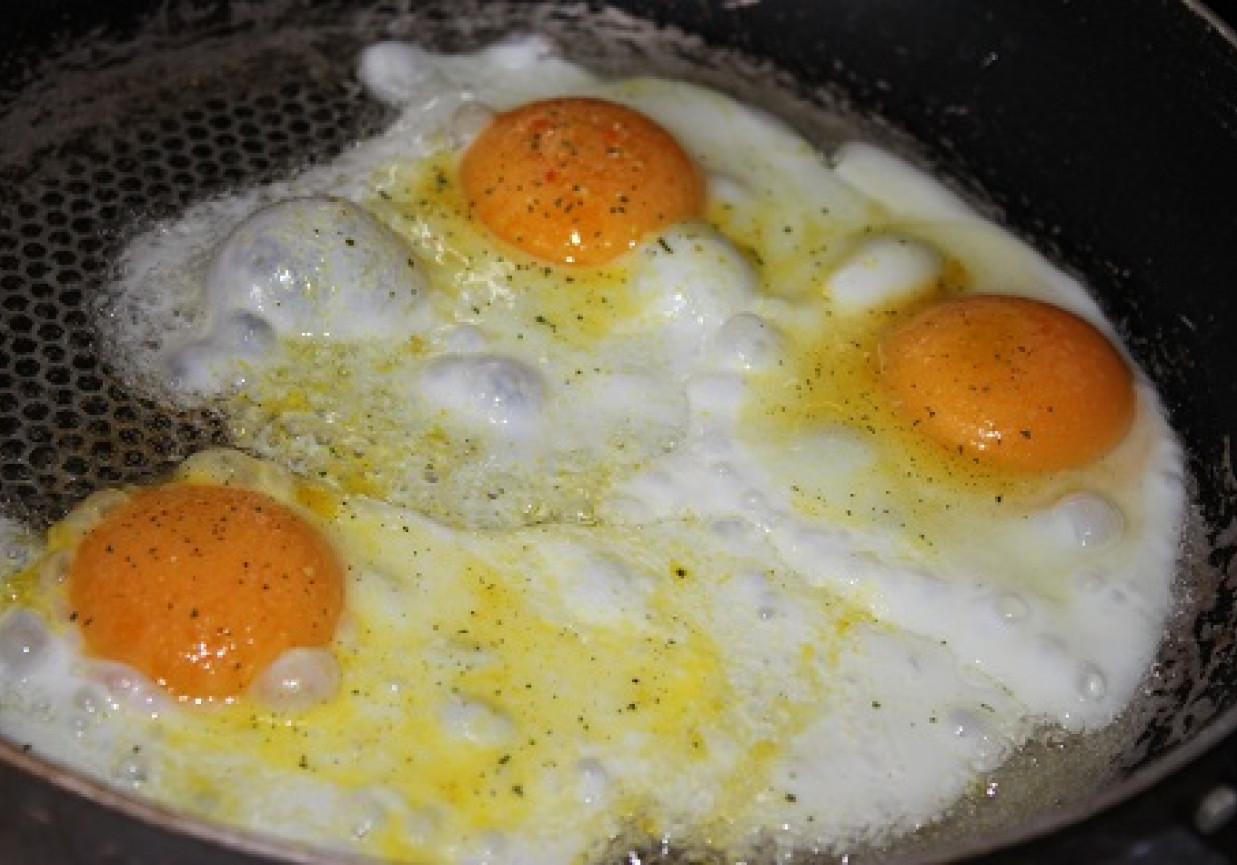 Sadzone jajka do obiadu - DoradcaSmaku.pl