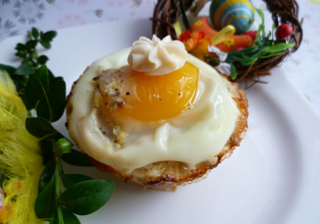 Sadzone jajka w gniazdku - DoradcaSmaku.pl