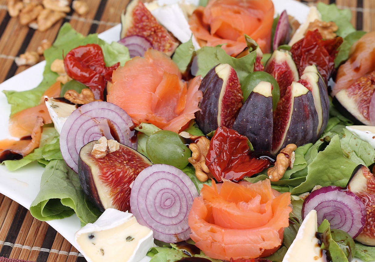 Sałatka pod figami - DoradcaSmaku.pl