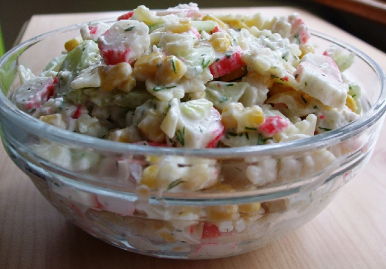 Salatka z paluszkami krabowymi III - DoradcaSmaku.pl
