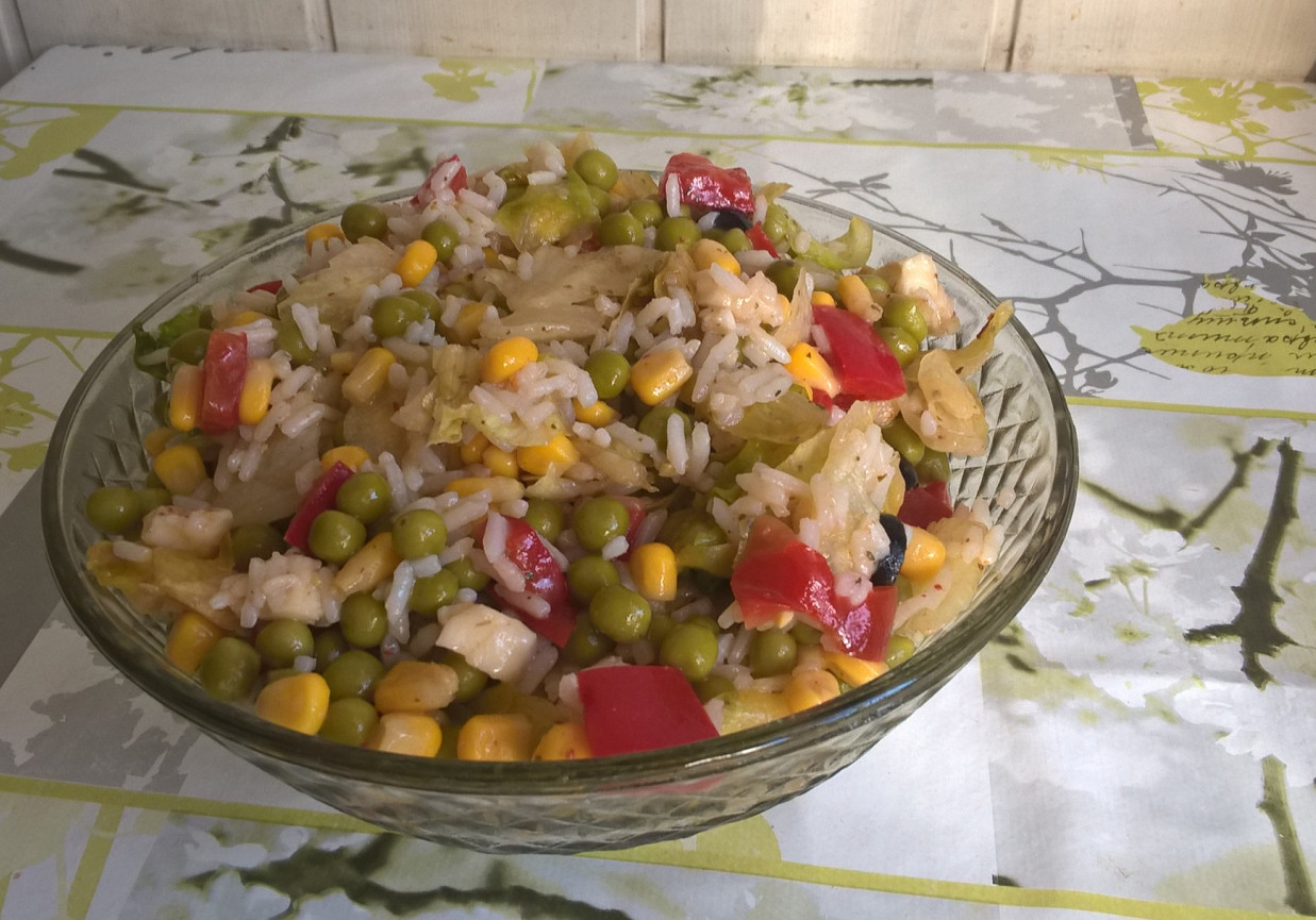 Sałatka z ryżem, papryką marynowaną i sałatą - DoradcaSmaku.pl