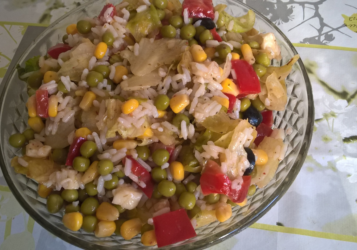 Sałatka z ryżem, papryką marynowaną i sałatą - DoradcaSmaku.pl