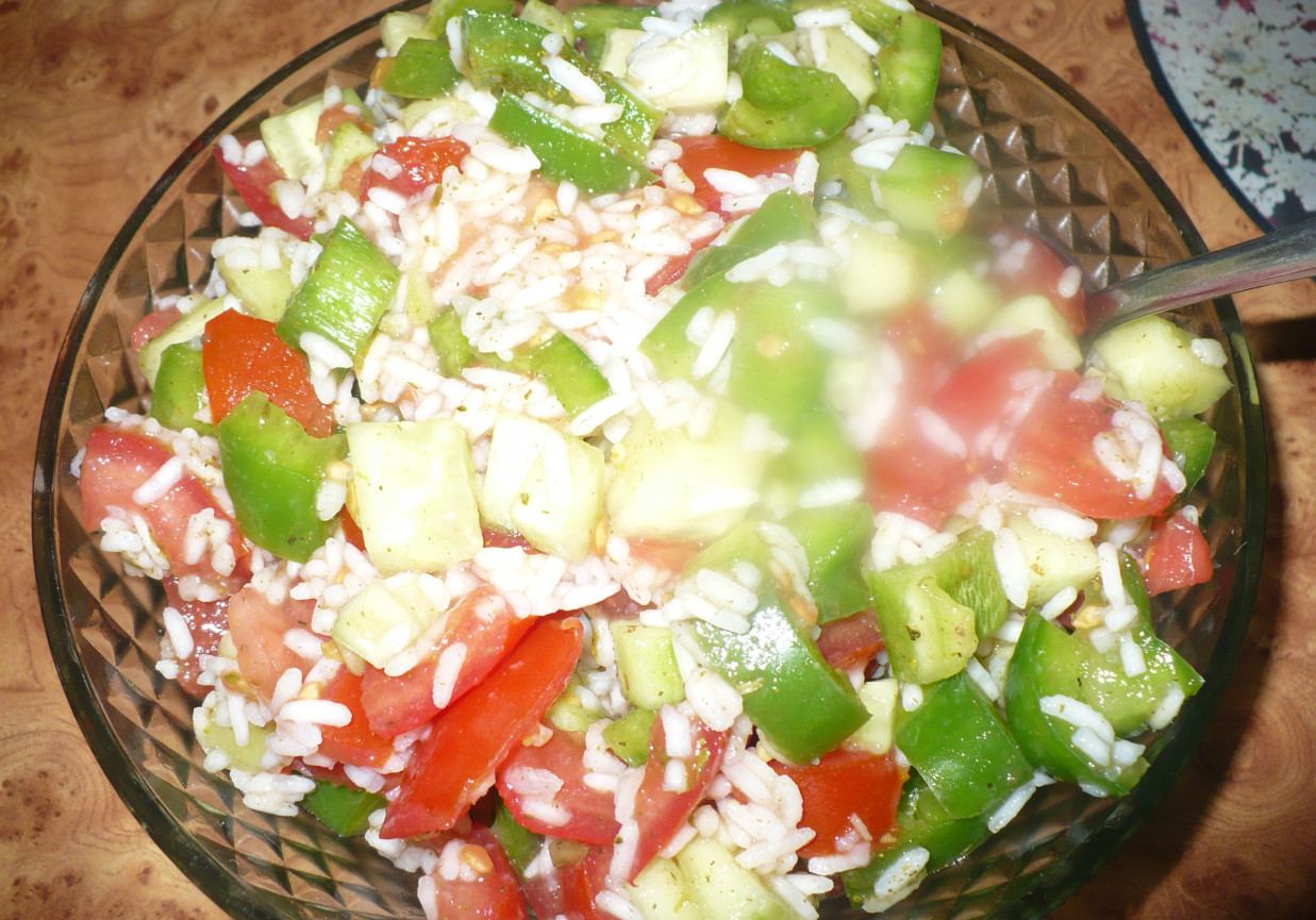 Sałatka z ryżem - DoradcaSmaku.pl