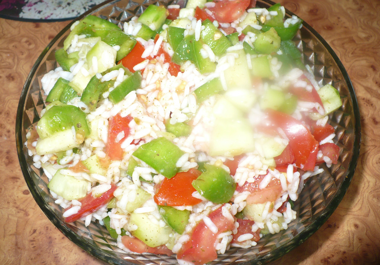 Sałatka z ryżem - DoradcaSmaku.pl