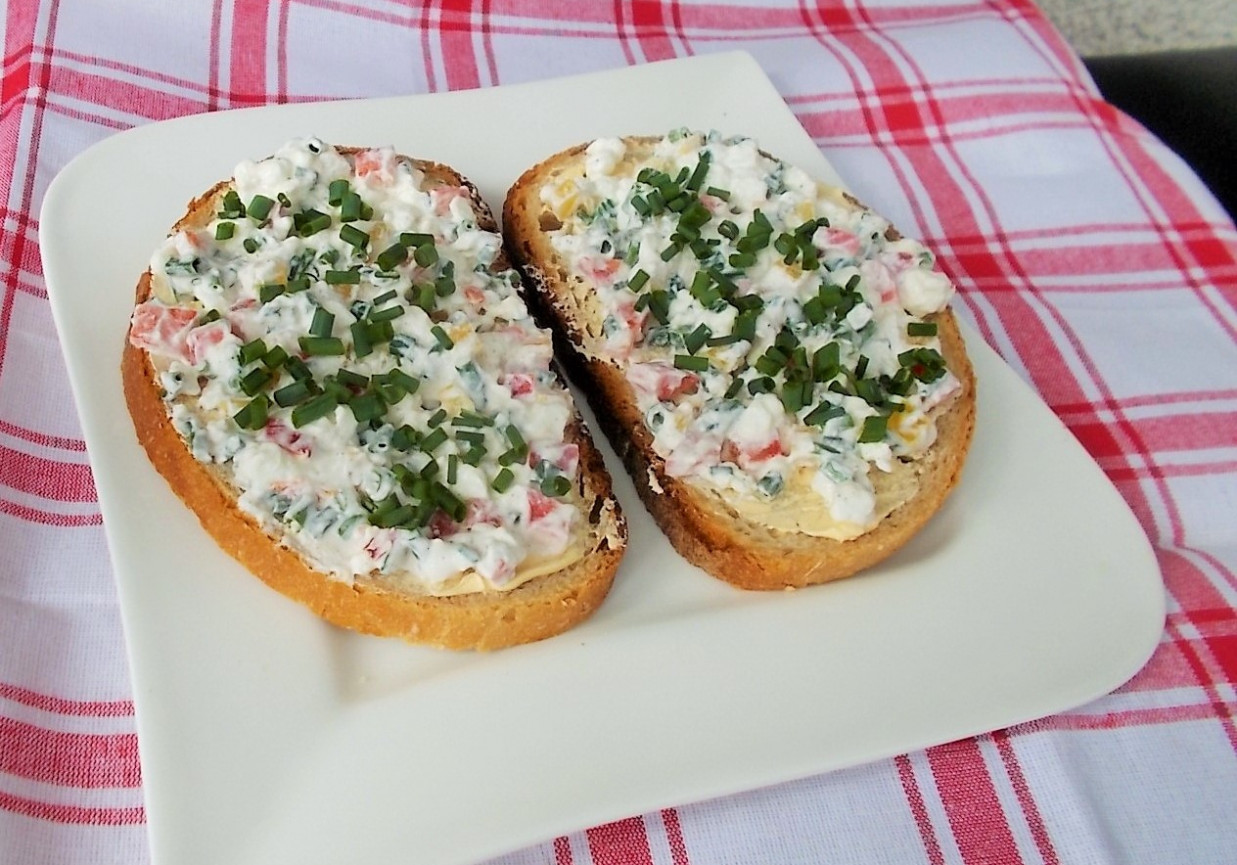 Serek z papryką na kanapki - DoradcaSmaku.pl