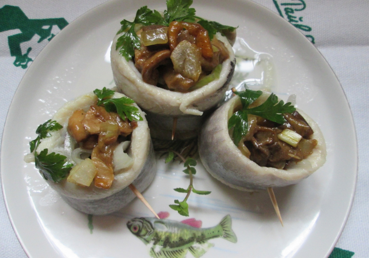 Śledzie z grzybami rolmopsy - DoradcaSmaku.pl