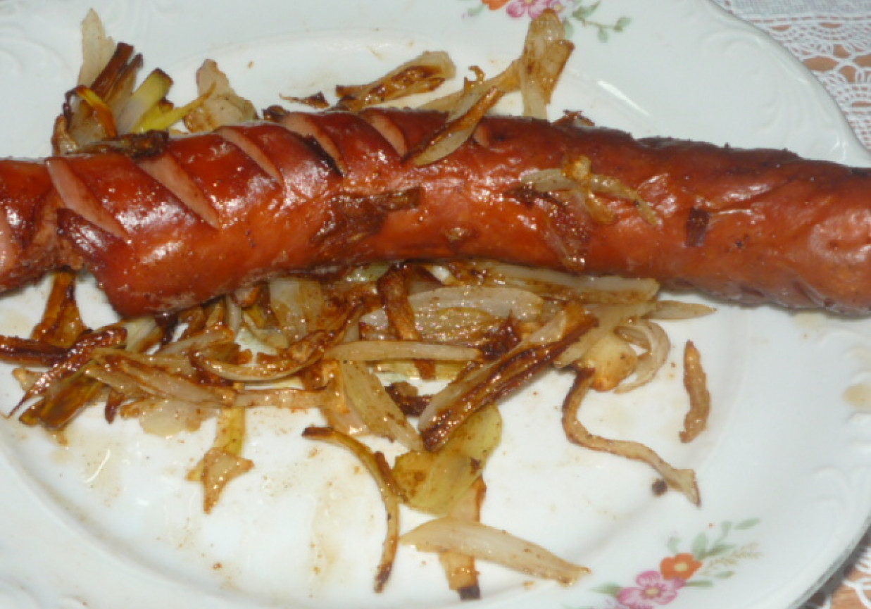 Smażona parówka z cebulką - DoradcaSmaku.pl