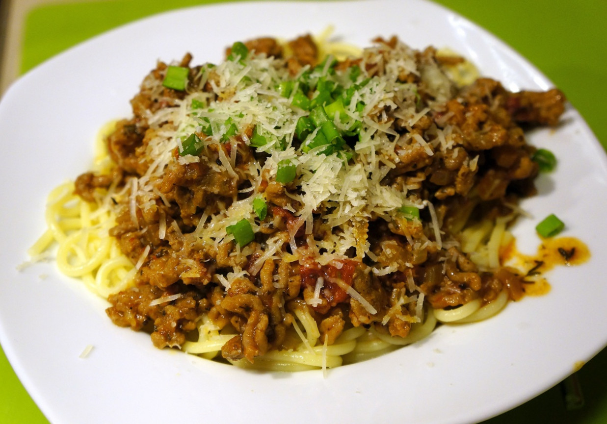 Spaghetti bolognese z mielonym mięsem - DoradcaSmaku.pl