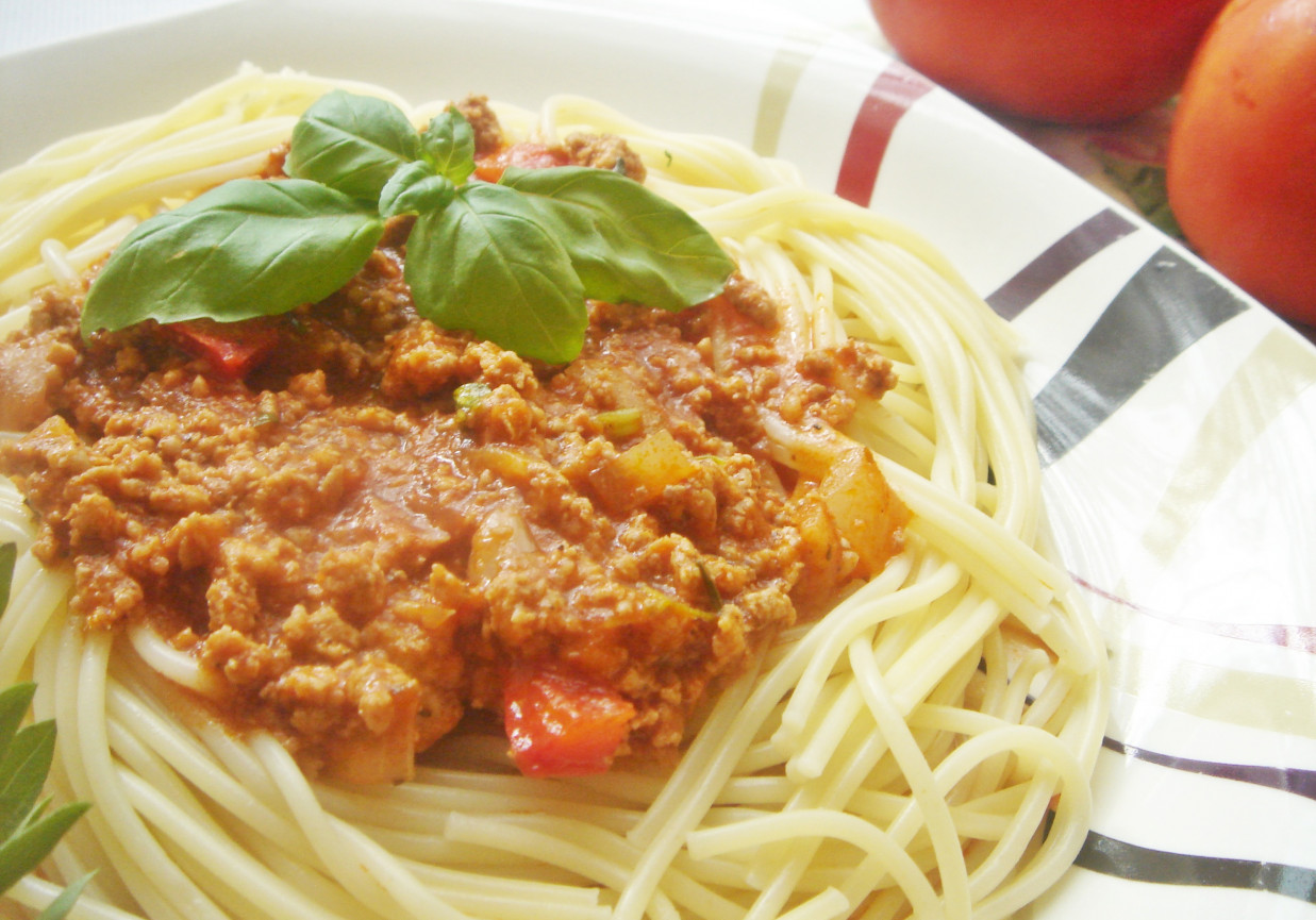 Spaghetti bolognese ze świeżymi ziołami - DoradcaSmaku.pl