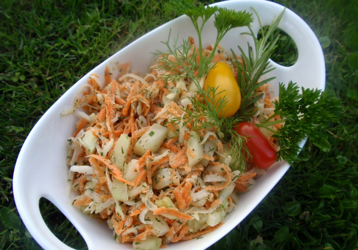 Surówka z kalarepy i ogórka - DoradcaSmaku.pl