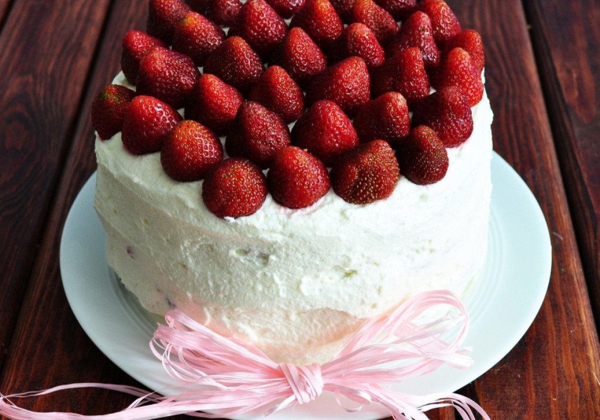 Szybki i prosty tort z truskawkami - DoradcaSmaku.pl