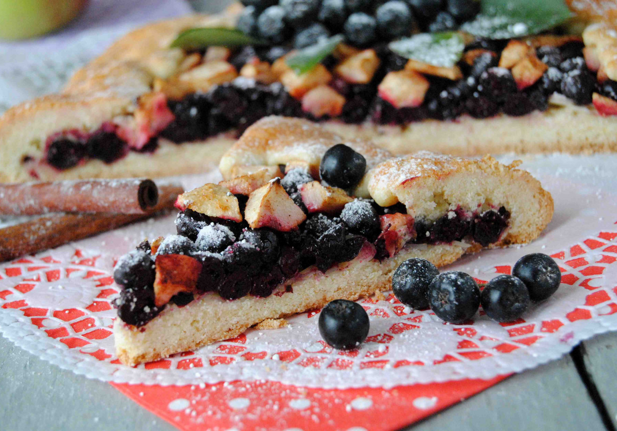 Tarta z aronią i jabłkiem pieczona bez formy - DoradcaSmaku.pl