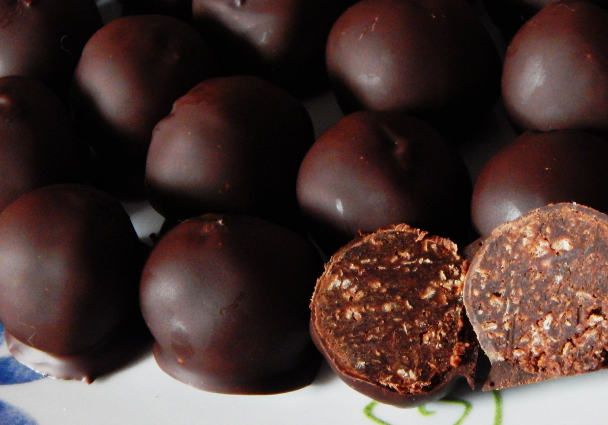 Trufle chałwowe z wafelkami i rumem - DoradcaSmaku.pl