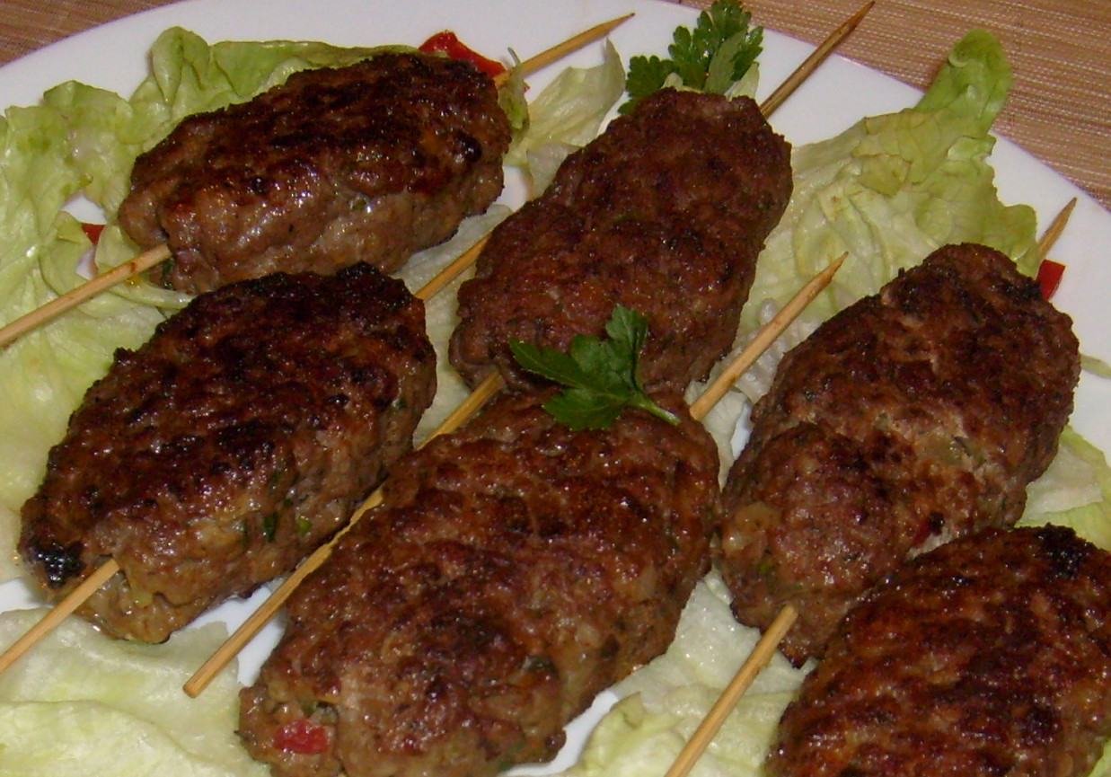 TURECKI KEBAB NA PATYKU Z MARYNOWANYMI WARZYWAMI - DoradcaSmaku.pl