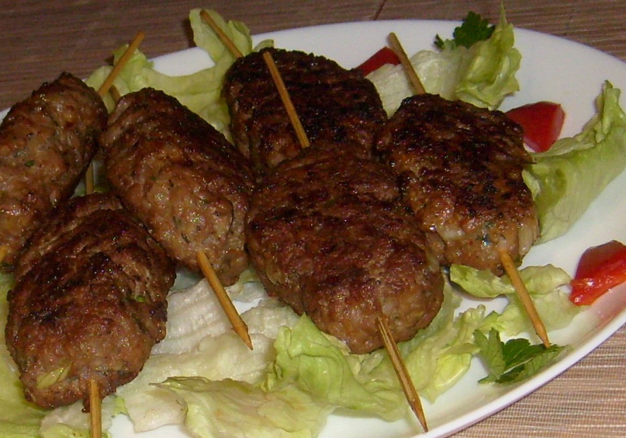 TURECKI KEBAB NA PATYKU Z MARYNOWANYMI WARZYWAMI - DoradcaSmaku.pl