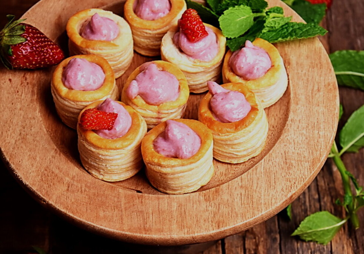 Vol-au-vent z pianką truskawkową - DoradcaSmaku.pl