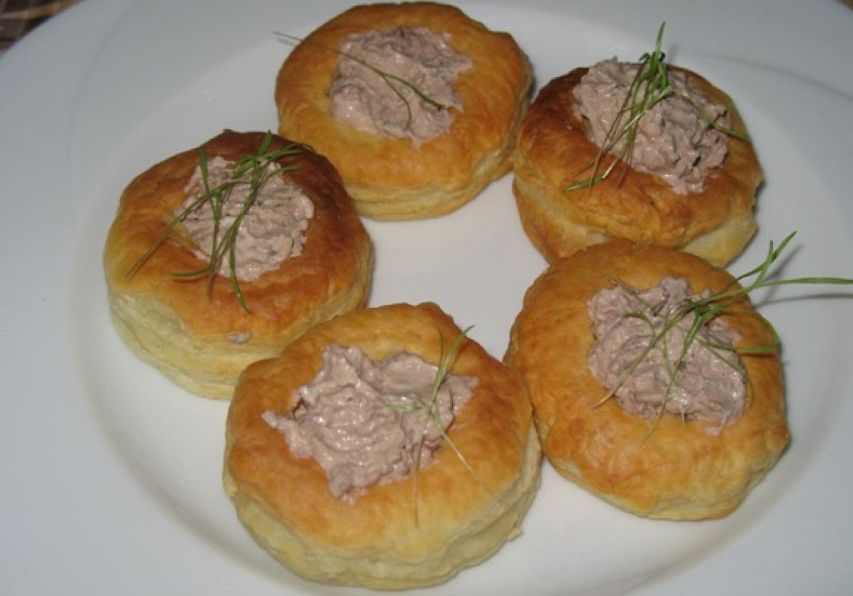 Vol- au- vent z wątróbką - DoradcaSmaku.pl