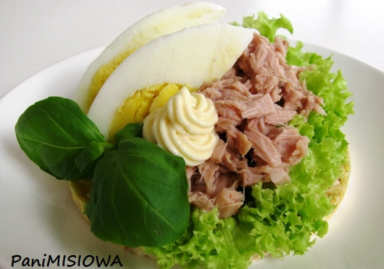 Wafle z tuńczykiem i jajkiem (kanapki) - DoradcaSmaku.pl