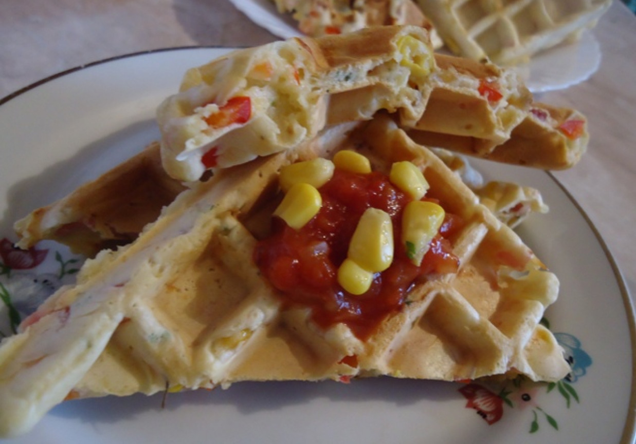 Wytrawne gofry z szynką, papryką i serem - DoradcaSmaku.pl