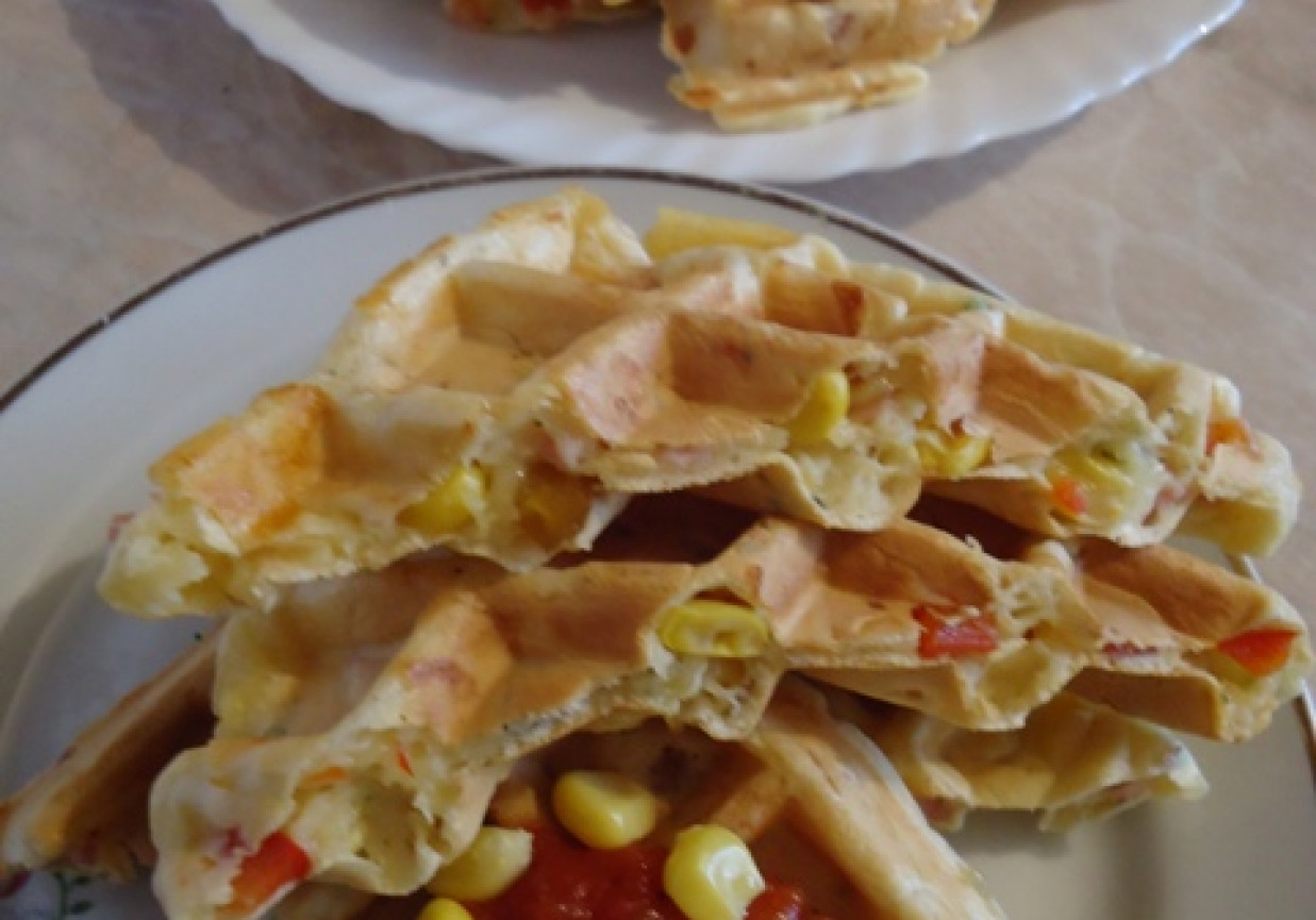 Wytrawne gofry z szynką, papryką i serem - DoradcaSmaku.pl