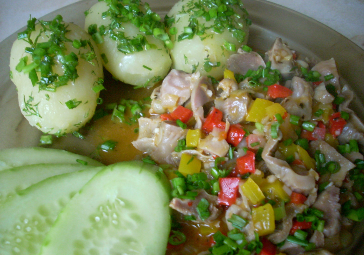 Żołądki drobiowe z papryką - DoradcaSmaku.pl