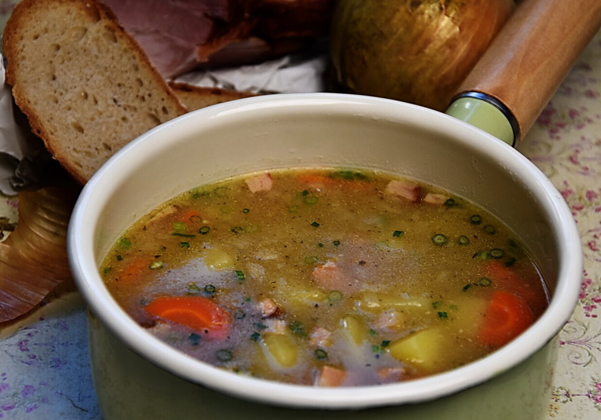 Zupa chlebowa z boczkiem wędzonym - DoradcaSmaku.pl